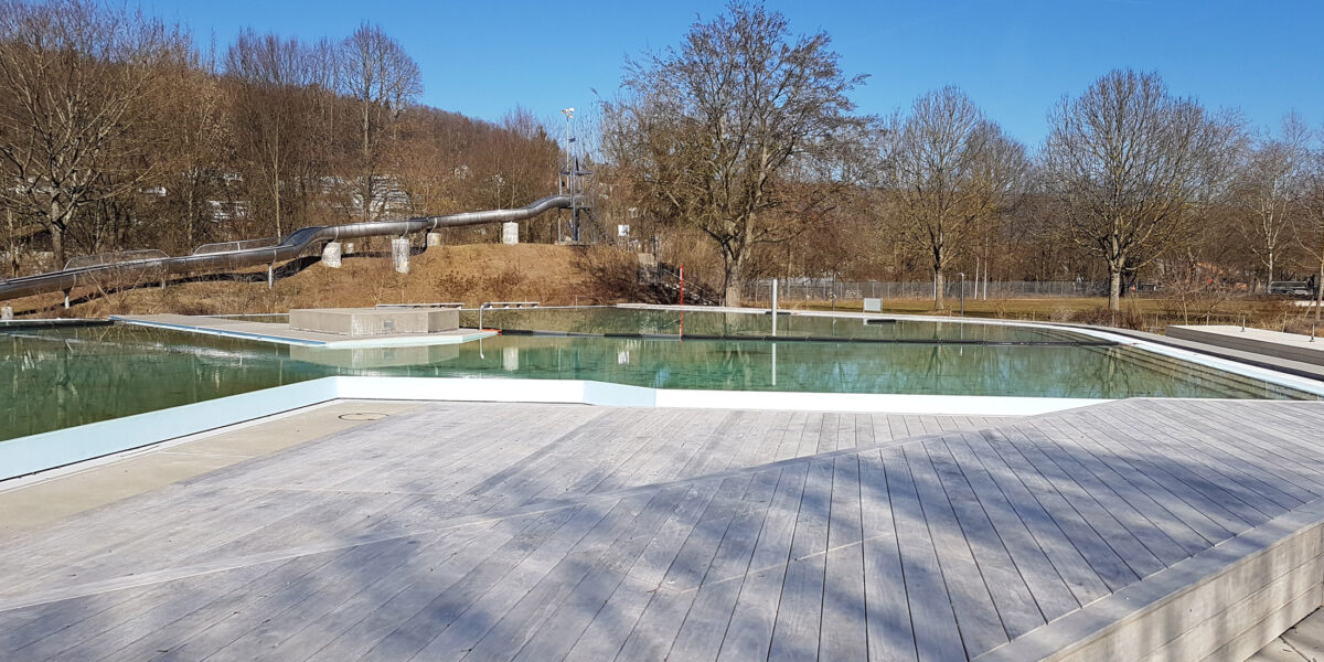 Outdoor swimming pool in Switzerland - Accoya decking