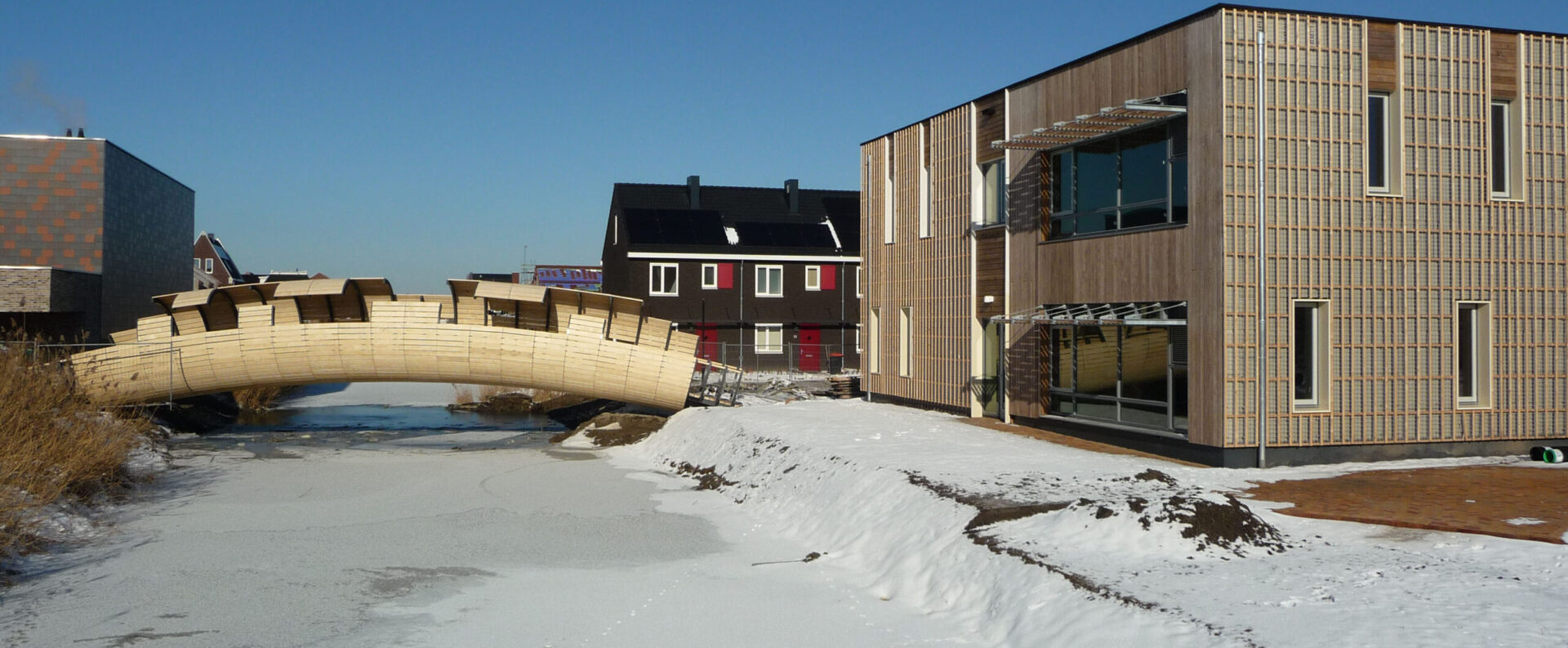 Wooden bridge, Floating bridge, Timber Boardwalk Construction | Accoya