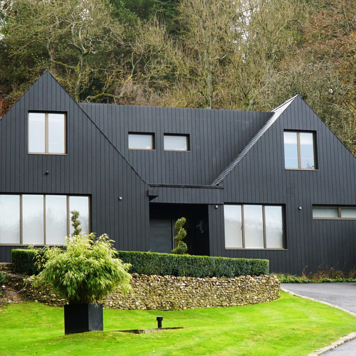 Black Cladding private residence Leatherhead - Accoya Acetylated Wood ...