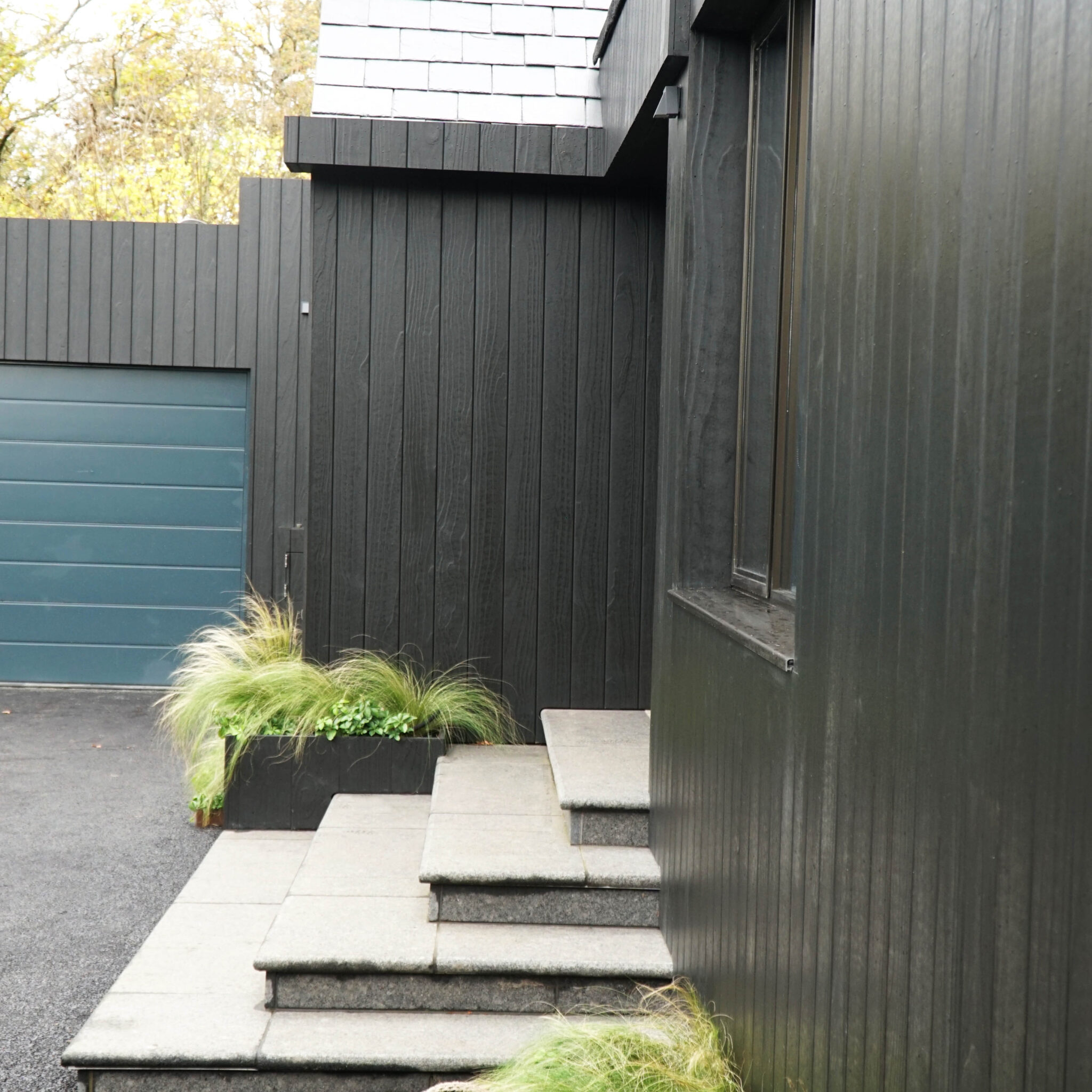 Black Cladding private residence Leatherhead - Accoya Acetylated Wood ...