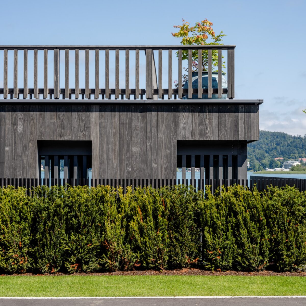Timeless and sustainable: Accoya Color Grey in use at Lake Wörthersee ...